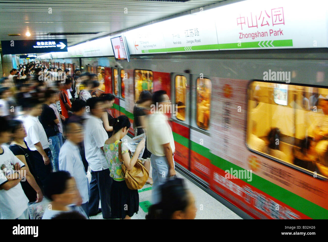 Crowd in subway hi-res stock photography and images - Alamy