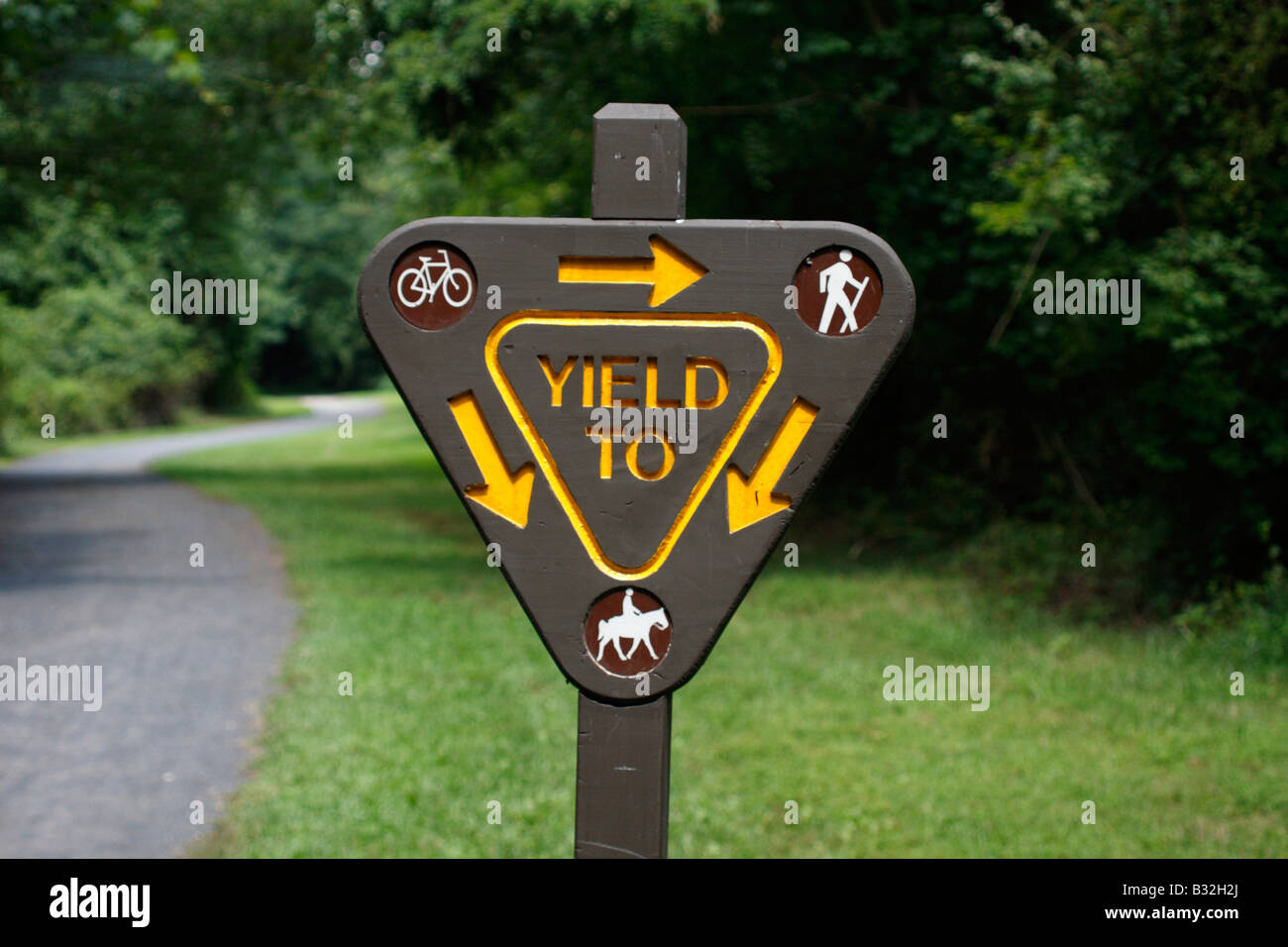 Multi use trail sign hi-res stock photography and images - Alamy