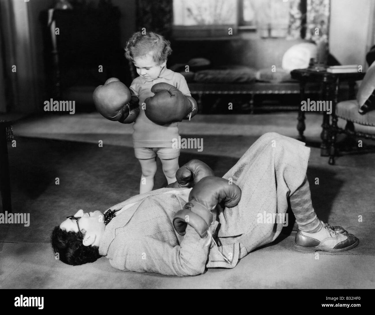 Knocked out boxer hi-res stock photography and images - Alamy