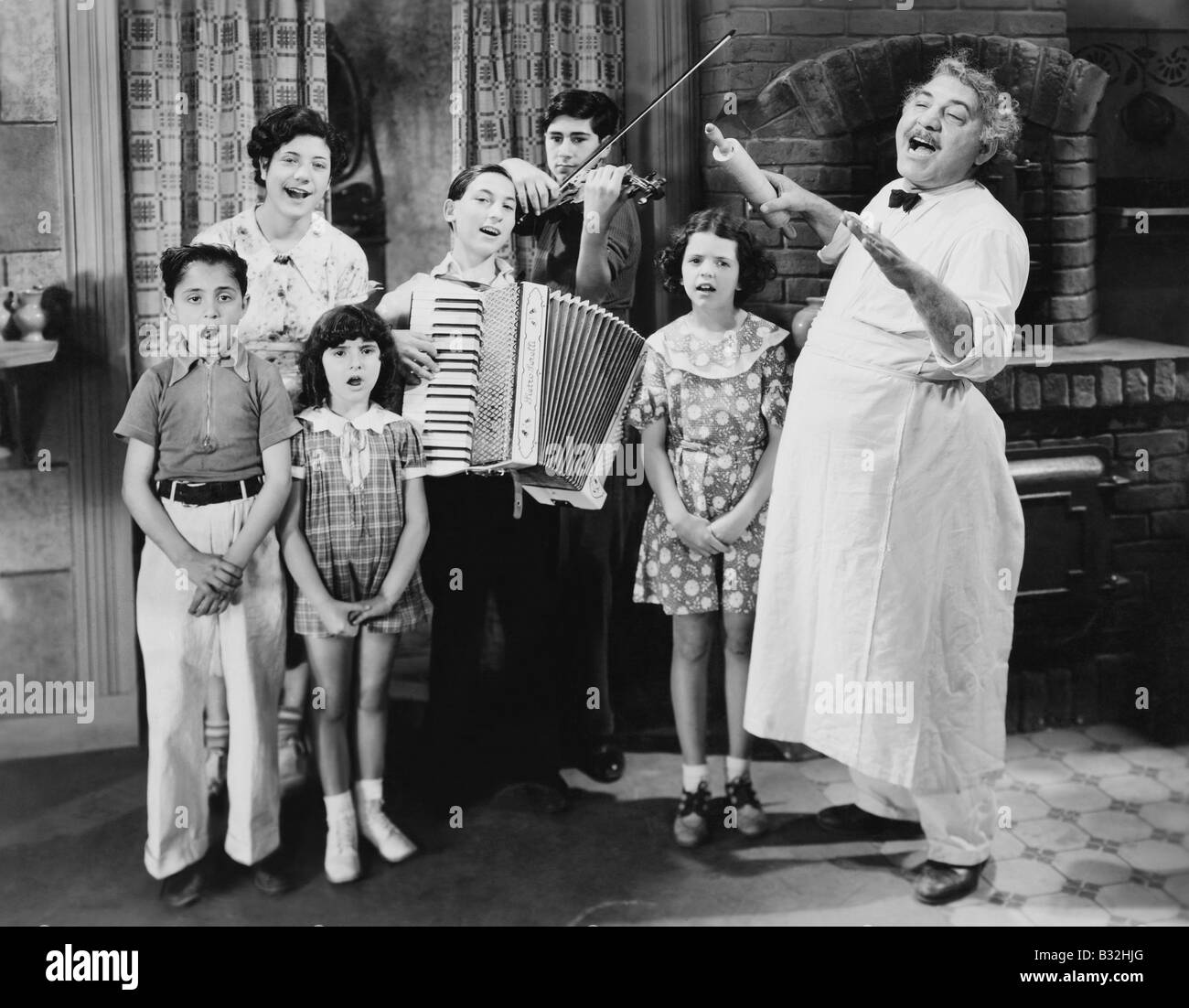 Sing along kids hi-res stock photography and images - Alamy