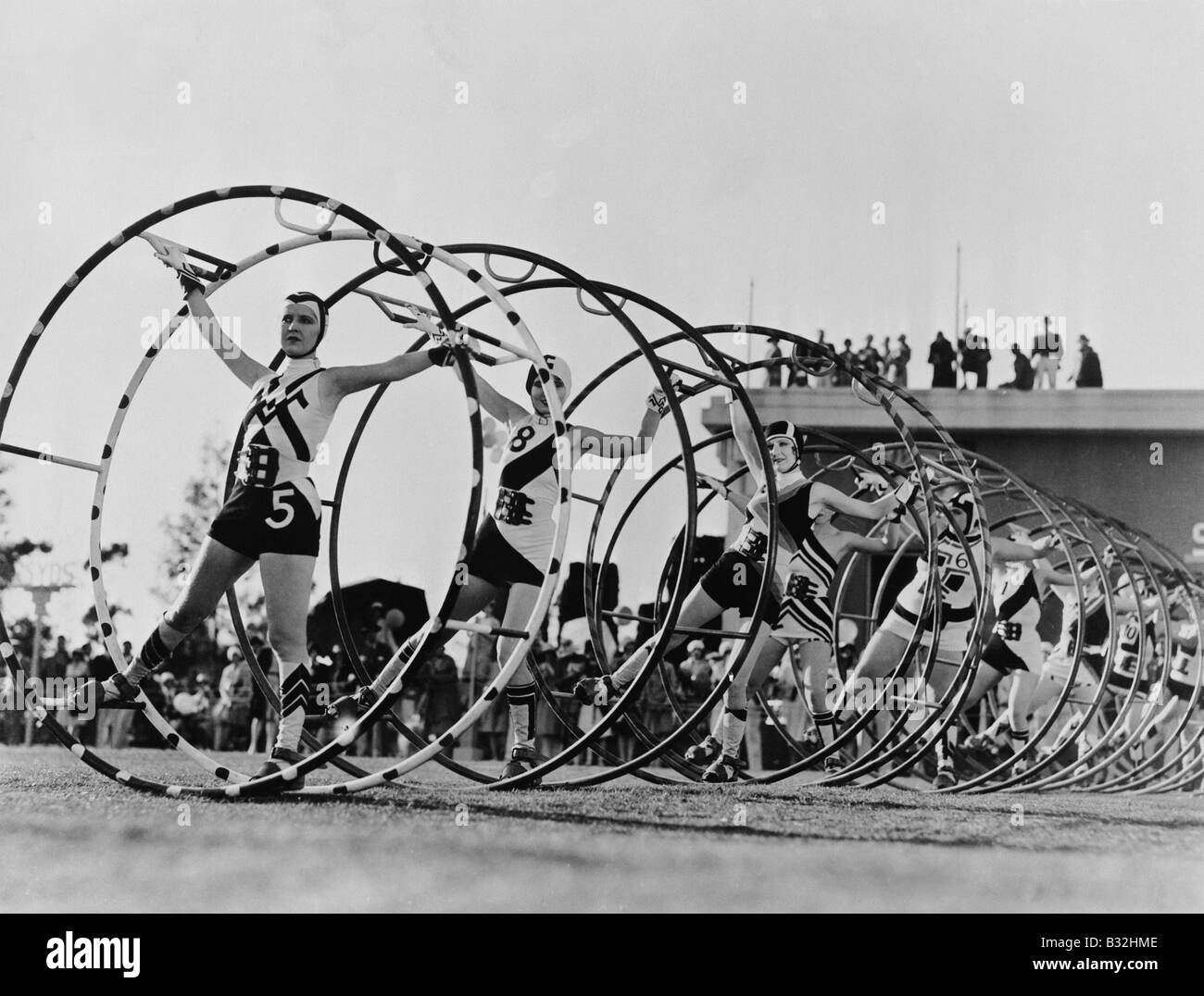 Acrobats Black and White Stock Photos & Images - Alamy
