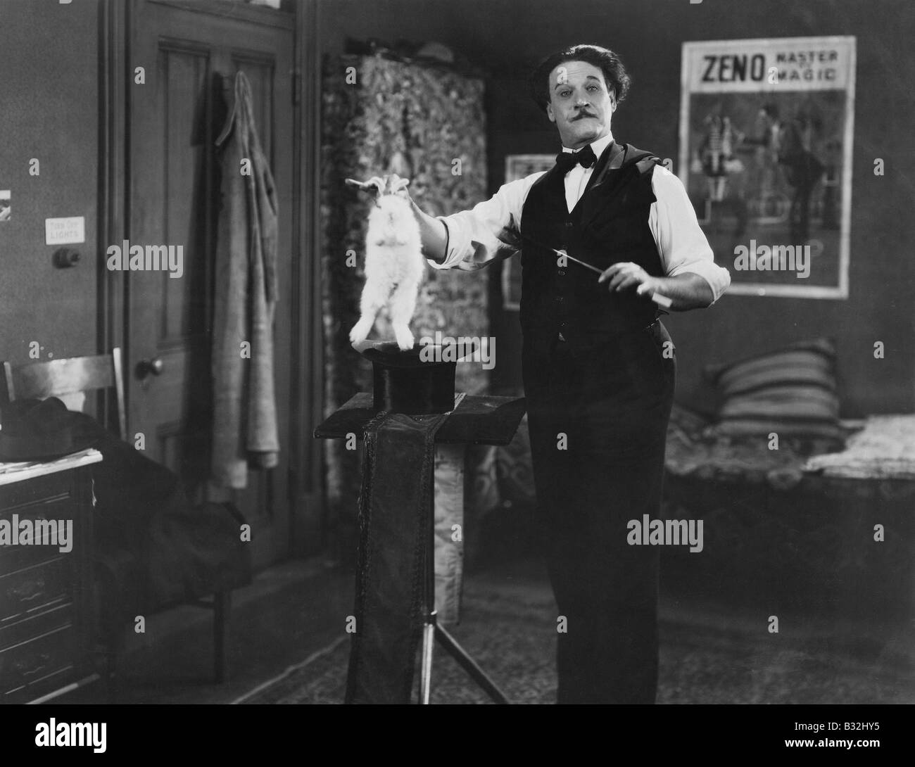 Rabbit out of the hat hi-res stock photography and images - Alamy