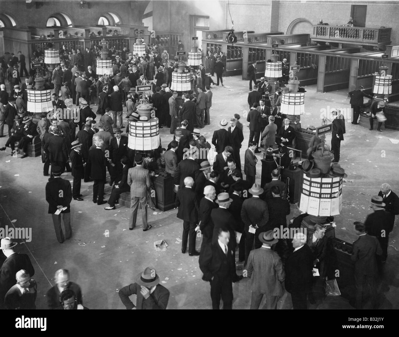 Stock market traders activity hi-res stock photography and images - Alamy