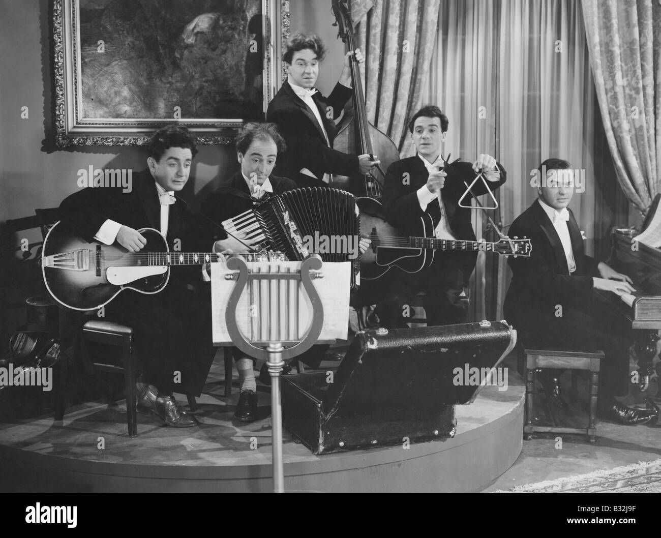 Instruments stage gig accordion hi-res stock photography and images - Alamy