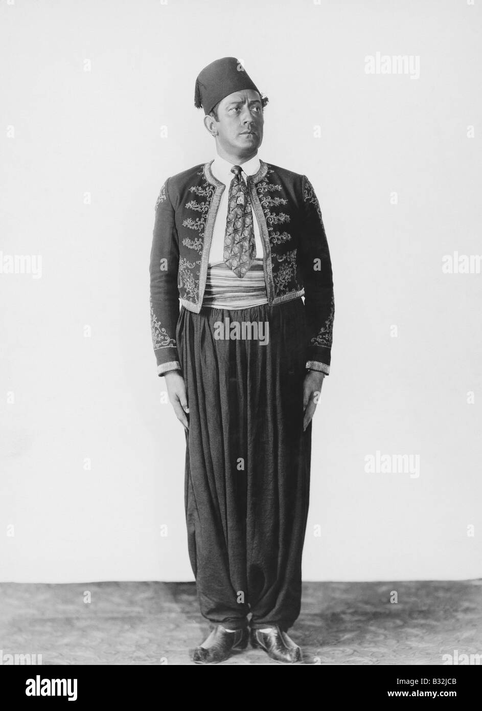 Middle eastern garb hi-res stock photography and images - Alamy