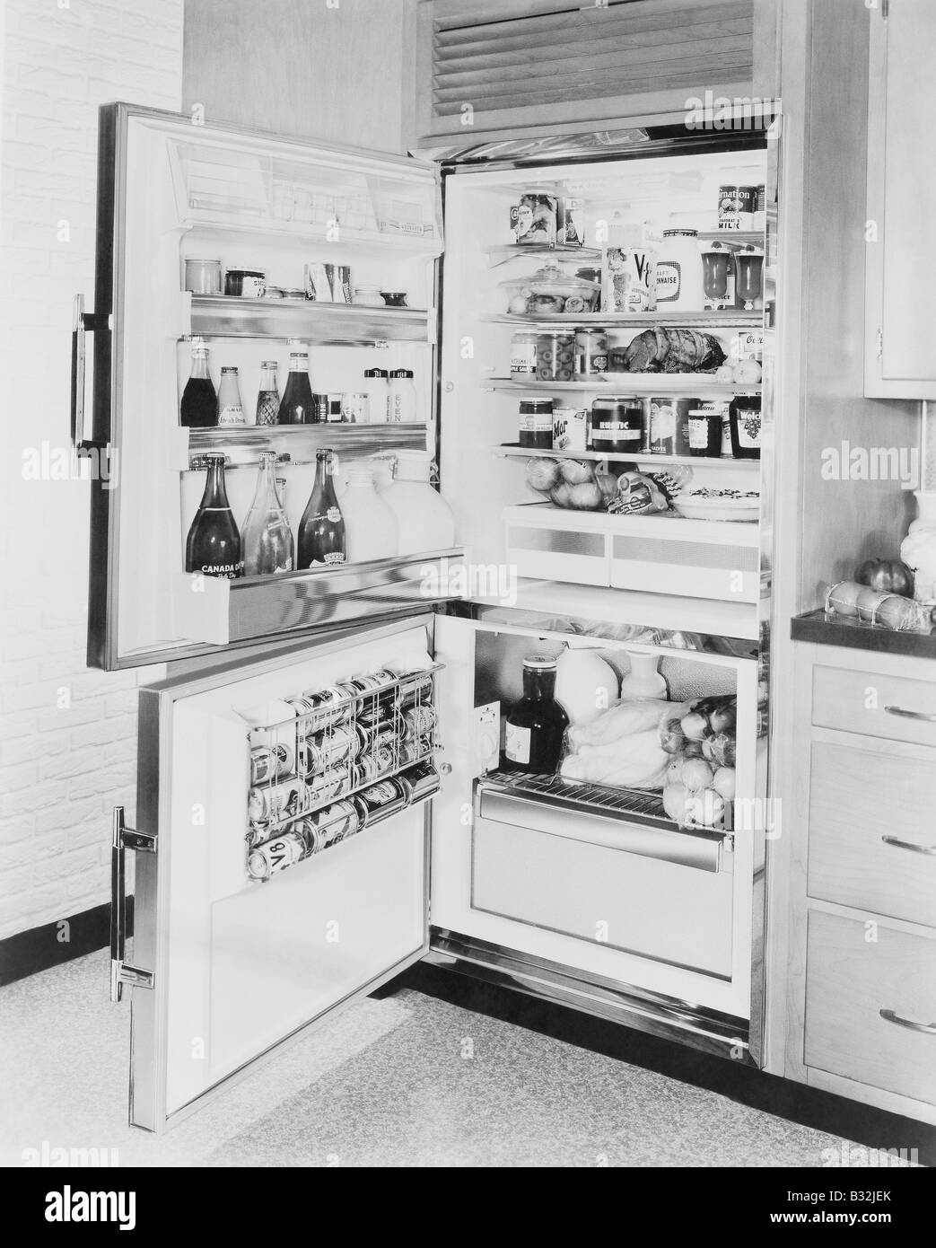 Refrigerator with opened doors hi-res stock photography and images - Alamy