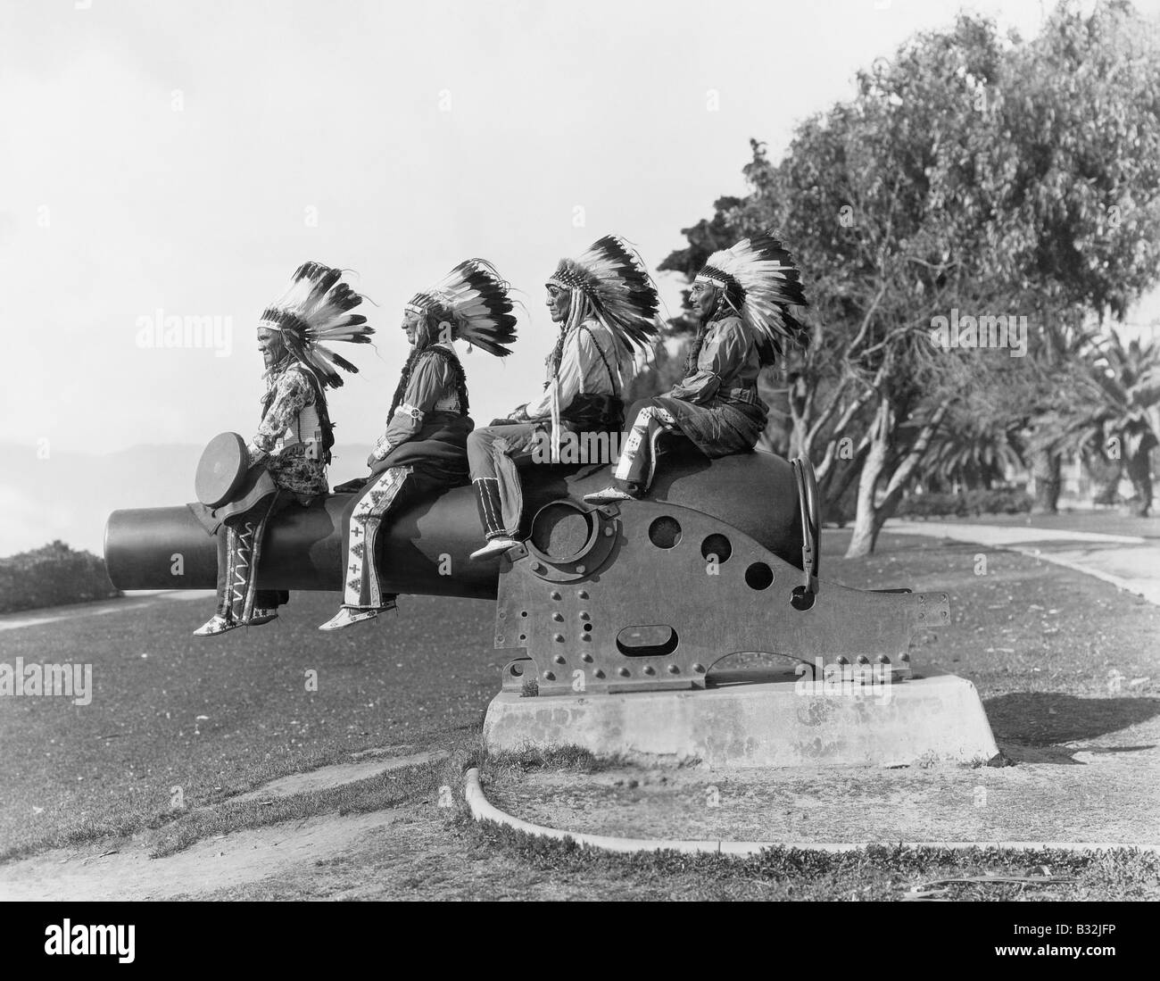 Retro artillery hi-res stock photography and images - Alamy
