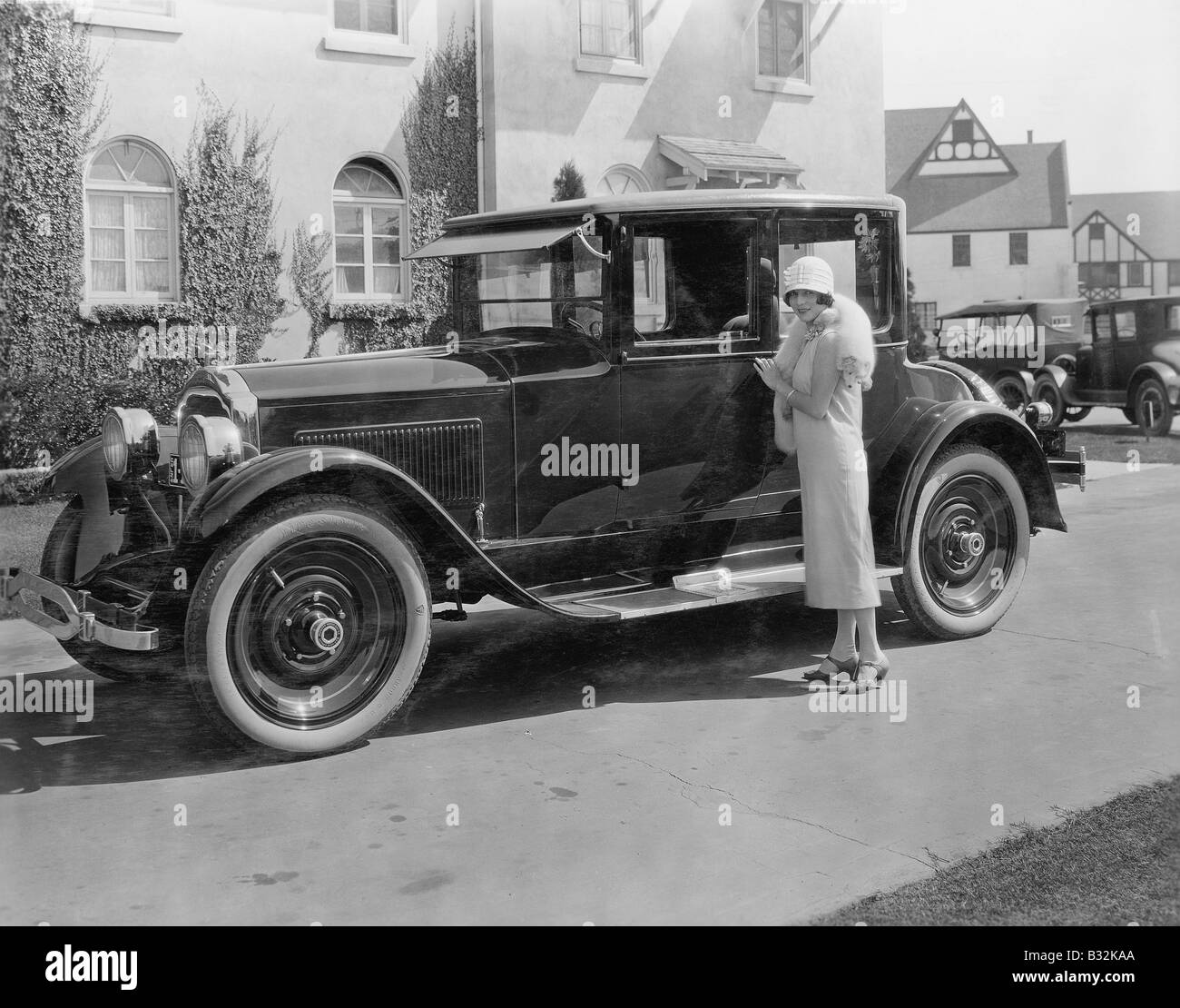 Luxury cars house drive hi-res stock photography and images - Alamy