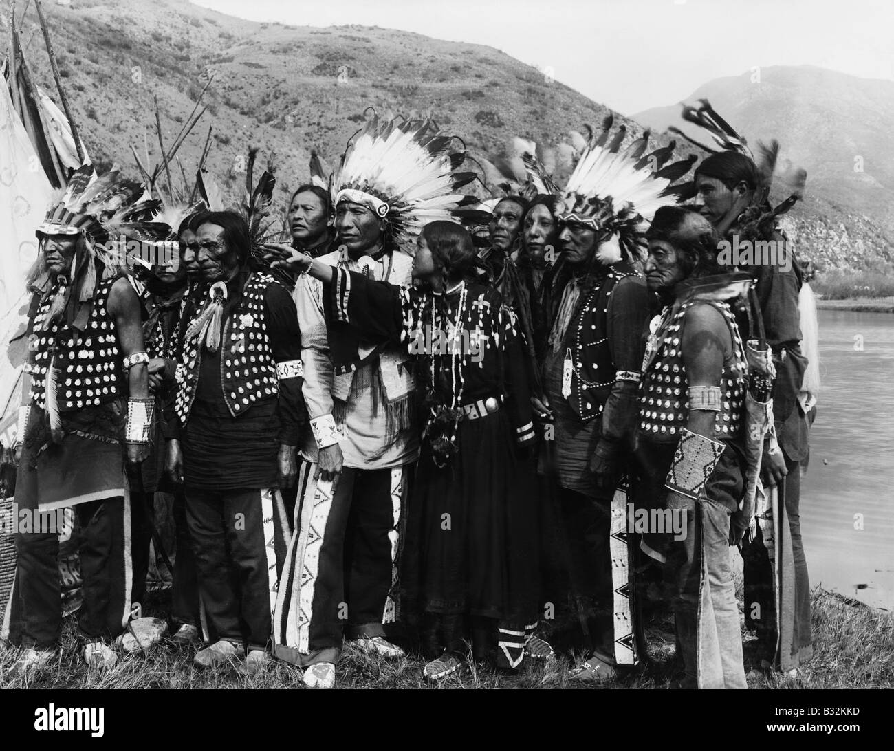 Group of Native Americans in traditional garb Stock Photo - Alamy
