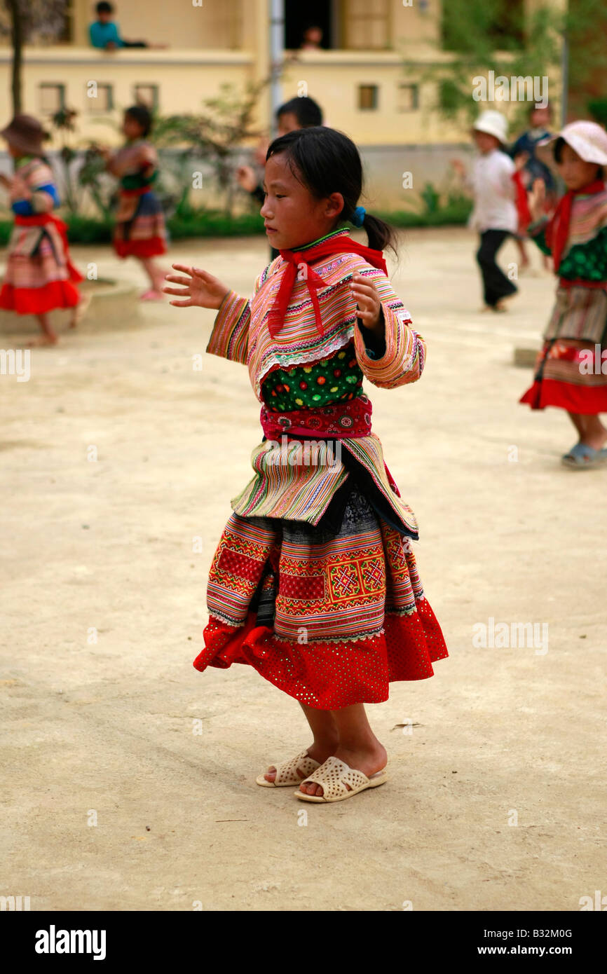 Hmong traditional dance hi-res stock photography and images - Alamy