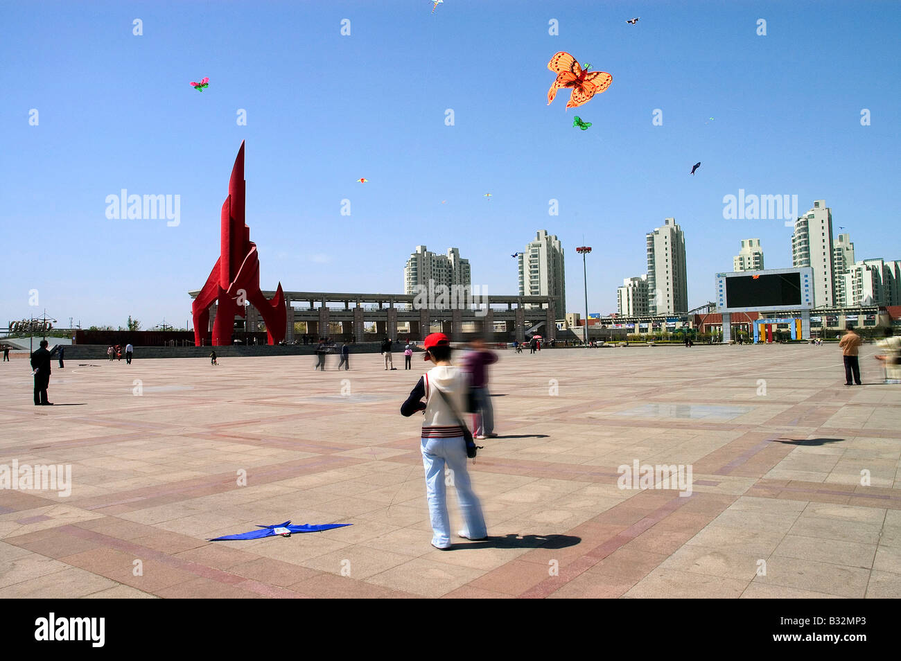 Chinese kites hi-res stock photography and images - Alamy