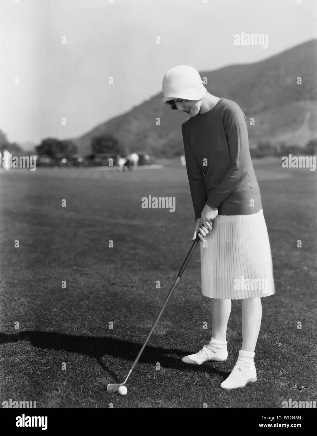 Woman playing golf Stock Photo - Alamy