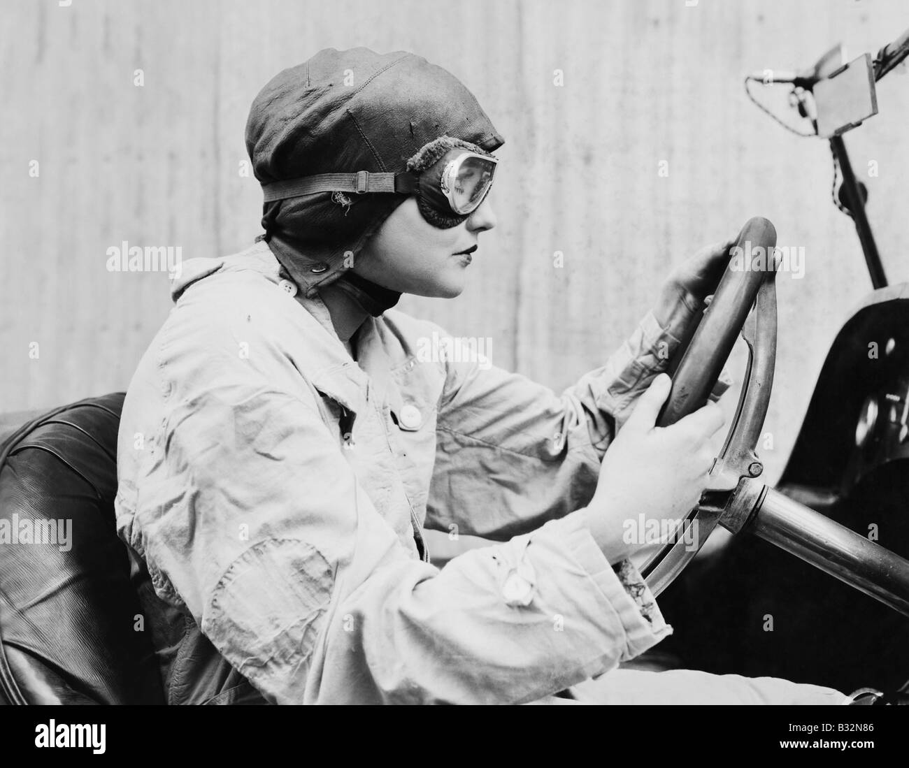 Female race car drivers hi-res stock photography and images - Alamy