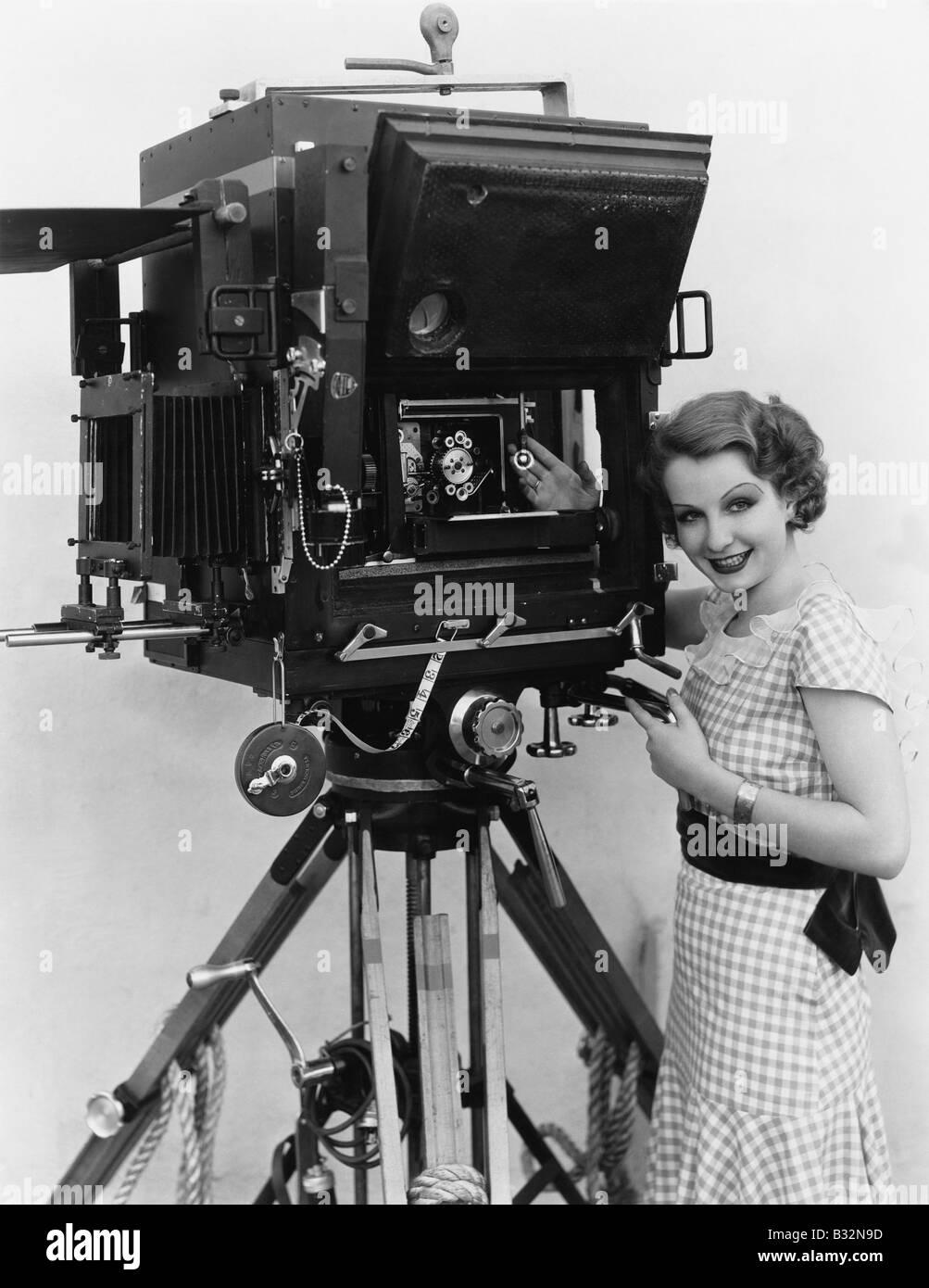 Early motion picture camera hi-res stock photography and images - Alamy