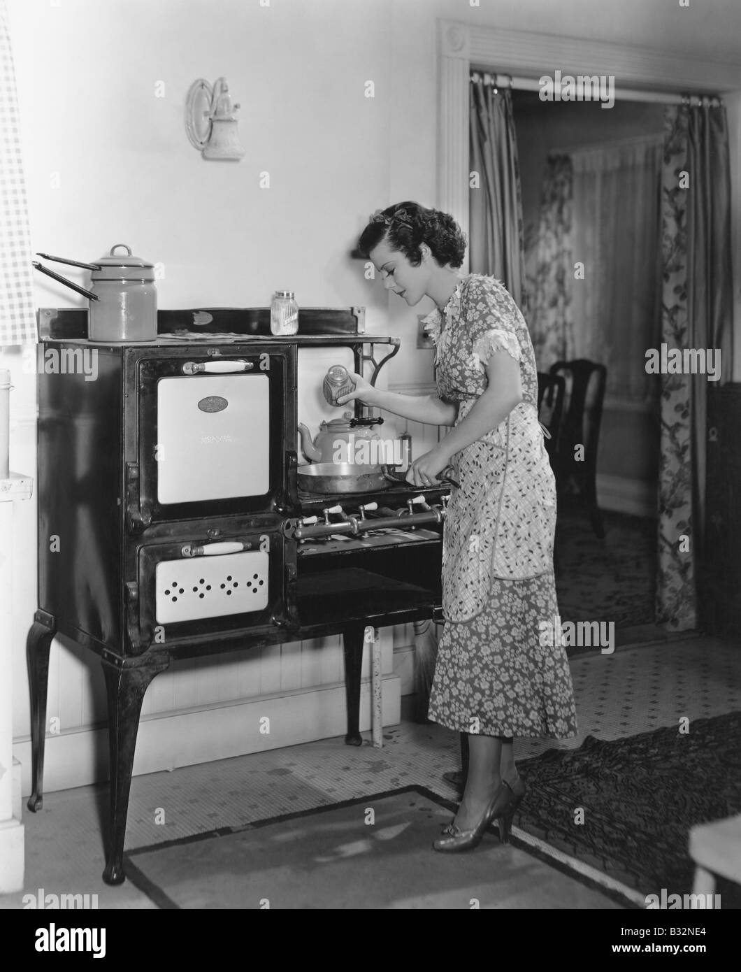 Smiling woman cooking food Black and White Stock Photos & Images - Alamy