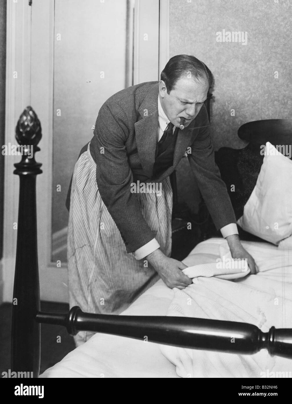 Making bed Black and White Stock Photos & Images - Alamy