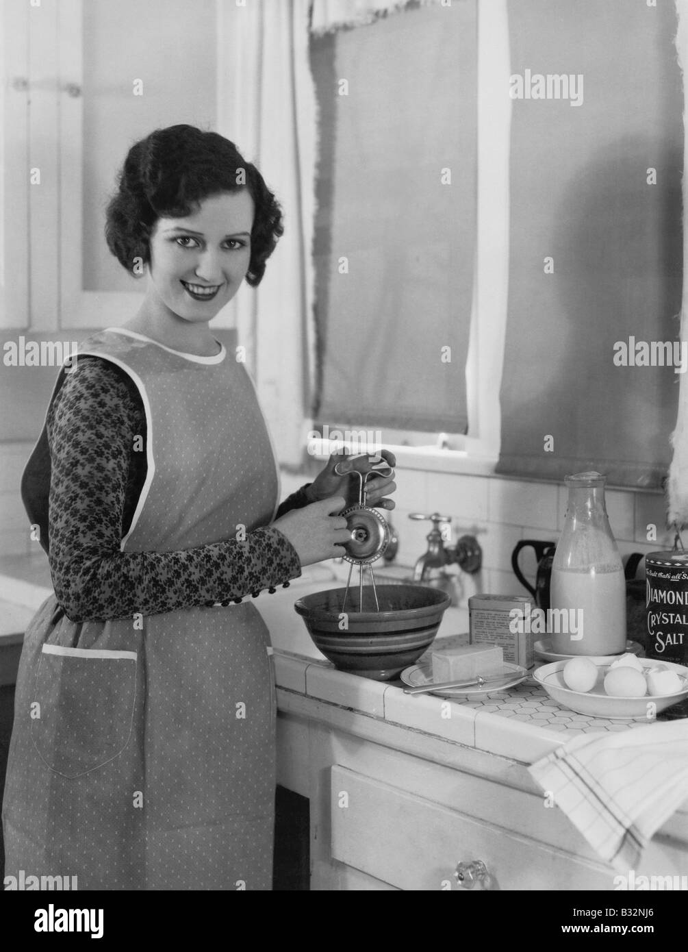 Smiling woman cooking food Black and White Stock Photos & Images - Alamy