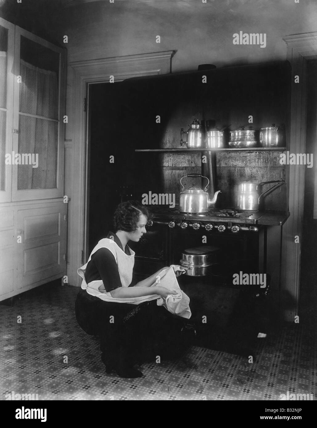 Retro Woman Cooking High Resolution Stock Photography and Images - Alamy