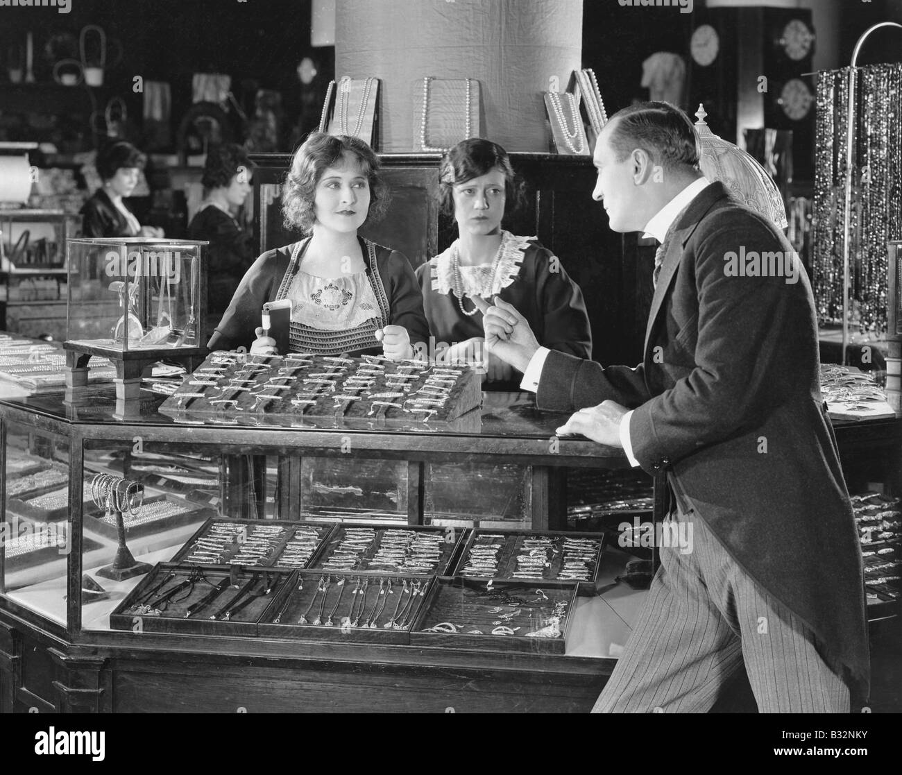 Woman scolding retro hi-res stock photography and images - Alamy