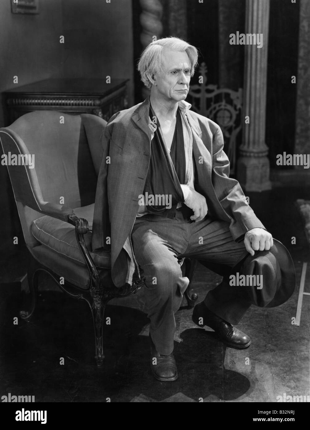 Man with arm in sling Stock Photo - Alamy