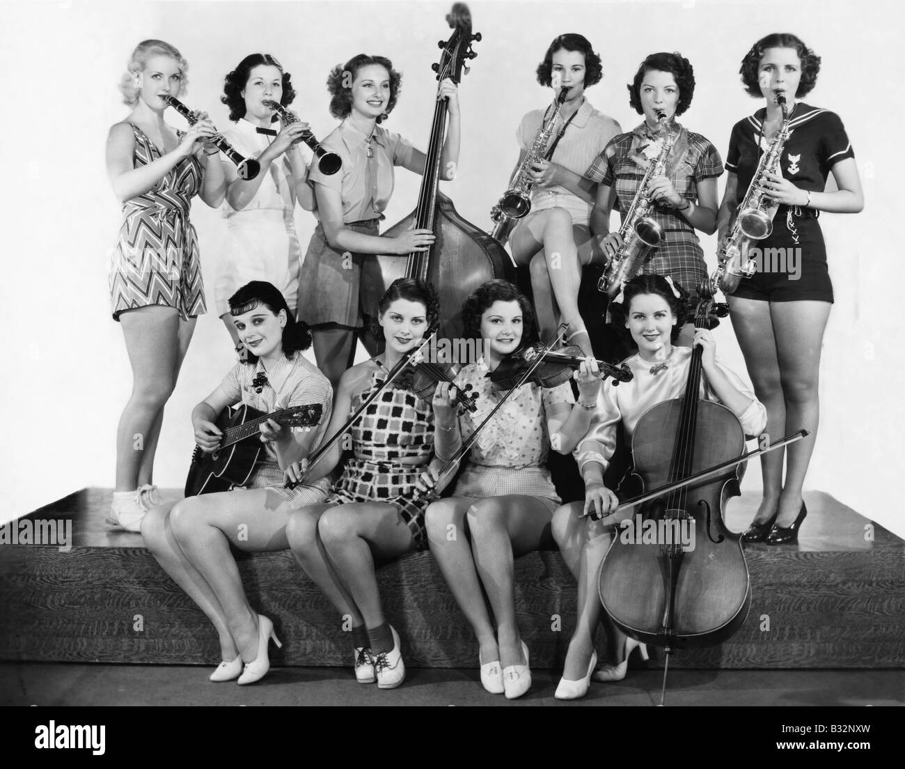 Group of people looking at art Black and White Stock Photos & Images ...