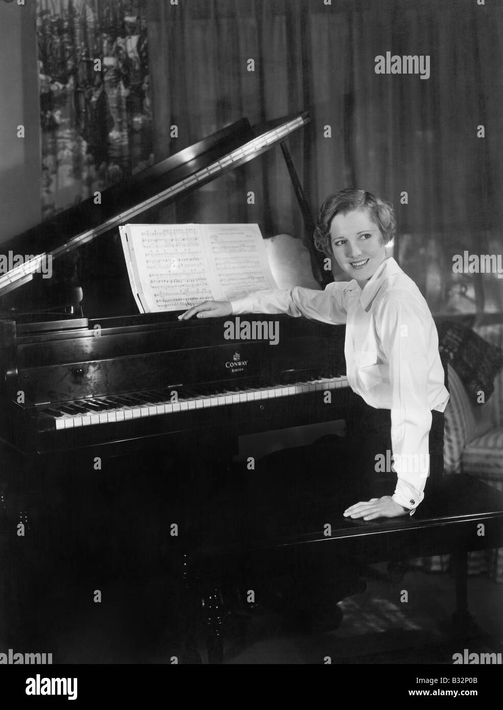 Female pianists hi-res stock photography and images - Alamy