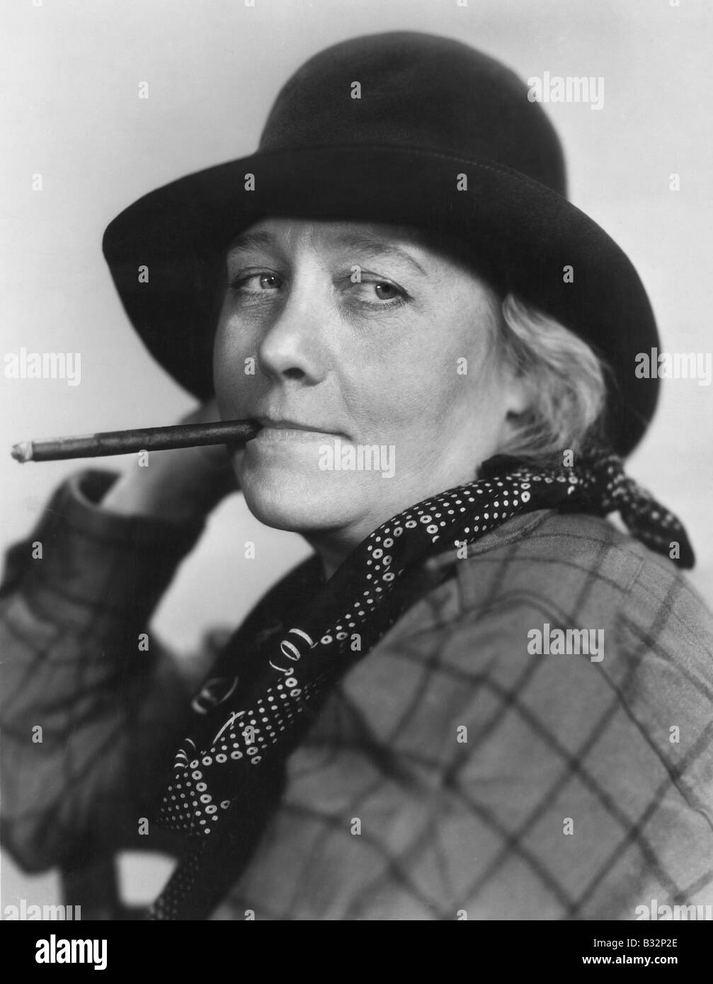 Females smoking Black and White Stock Photos & Images - Alamy