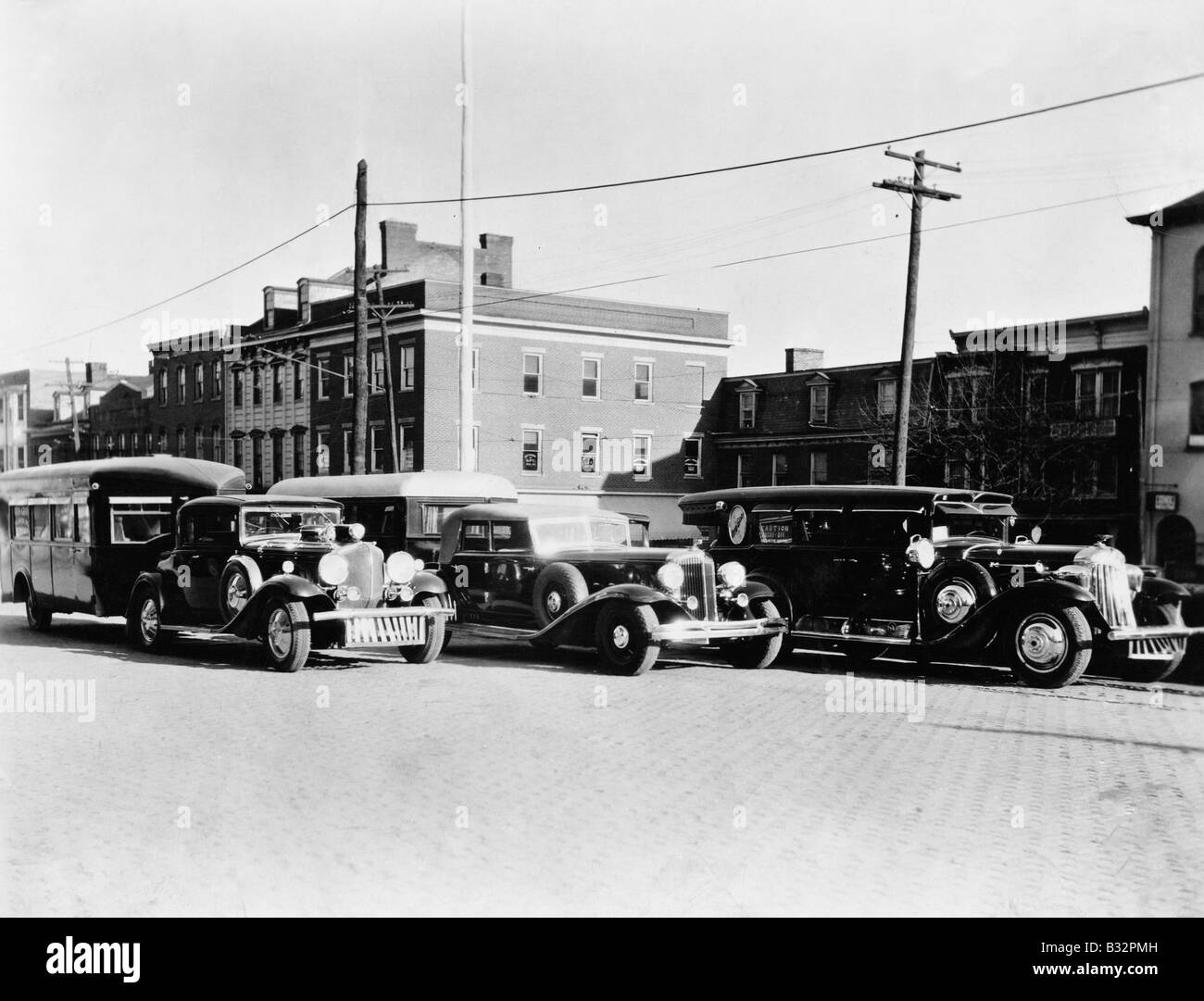Antique cars driving historical hi-res stock photography and images - Alamy