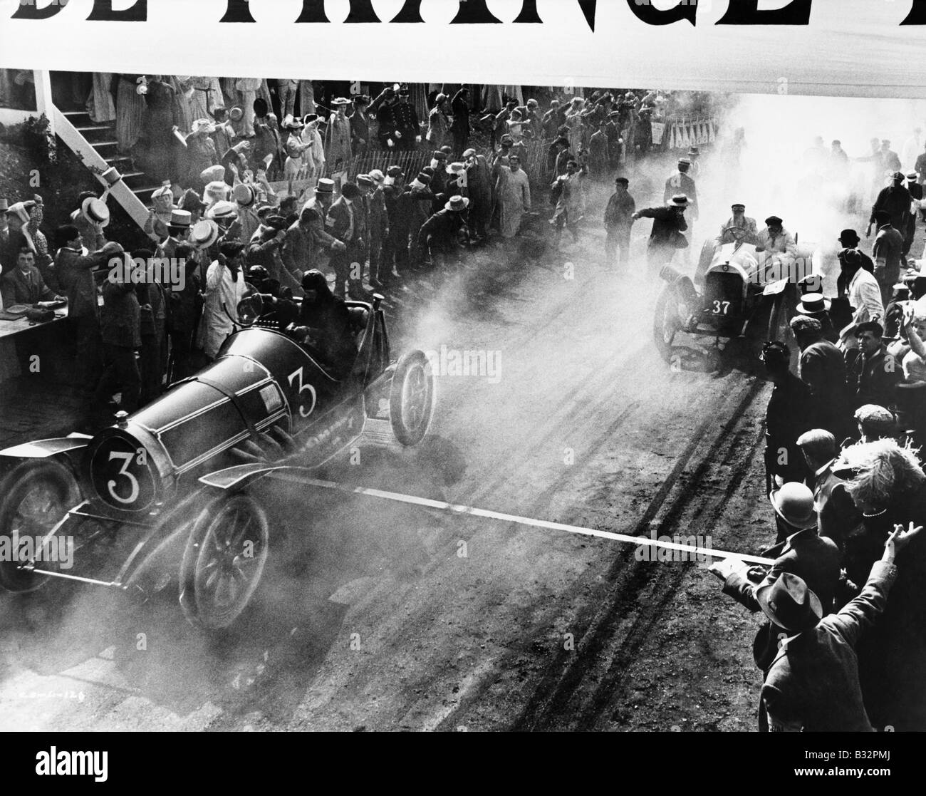 Race cars finish line hi-res stock photography and images - Alamy