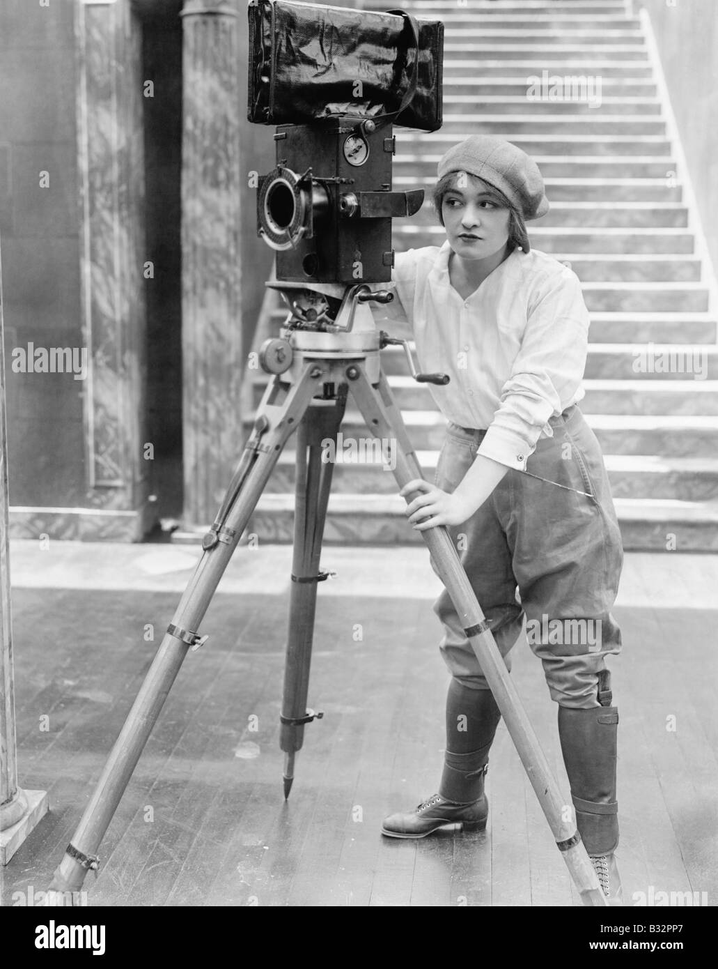 Historical movie camera hi-res stock photography and images - Alamy