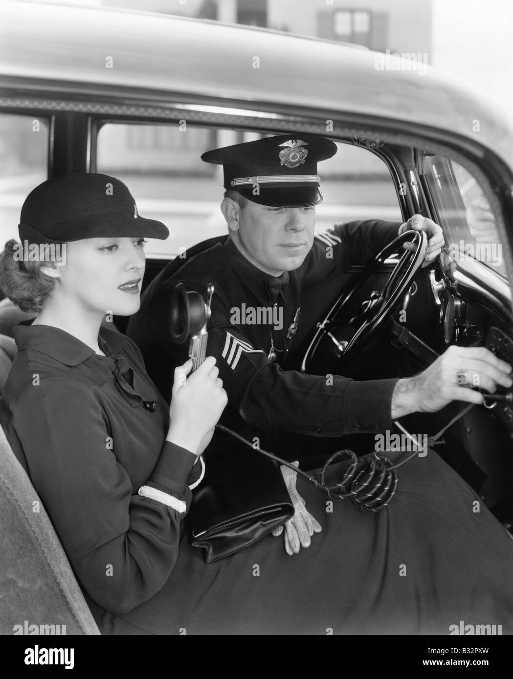 Police officer helping young hi-res stock photography and images - Alamy