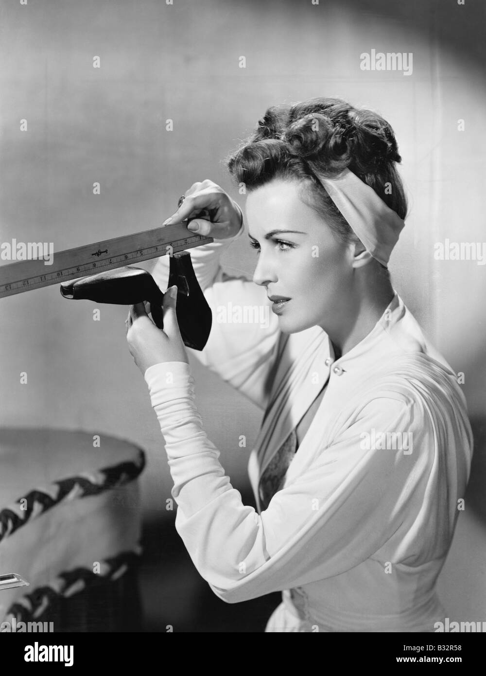 Young brunette woman measures hi-res stock photography and images - Alamy