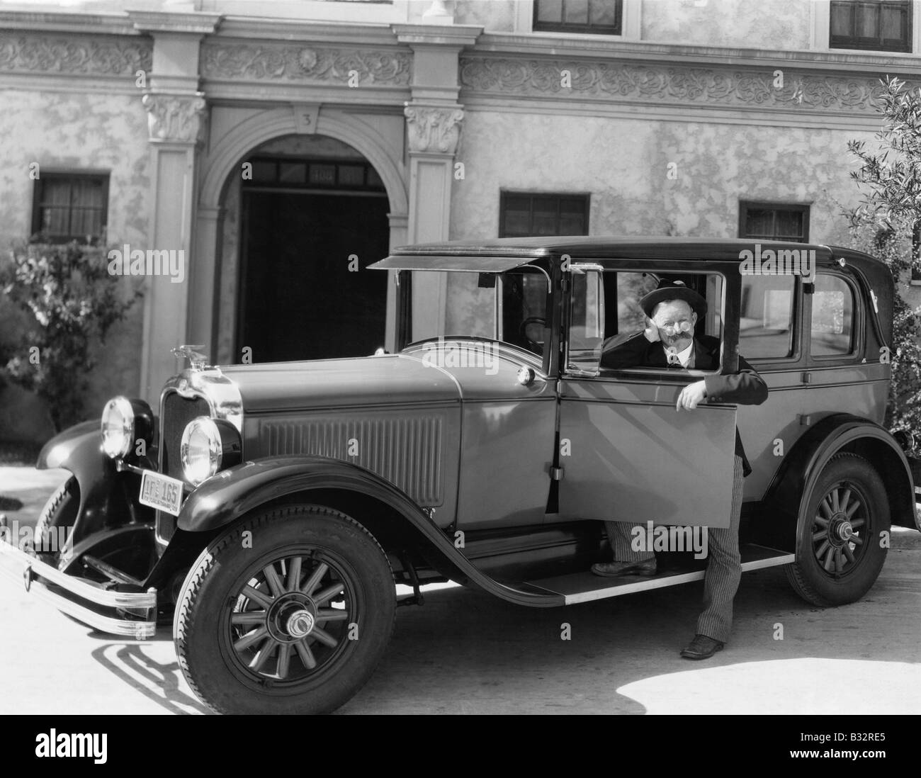 Man standing car on Black and White Stock Photos & Images - Alamy