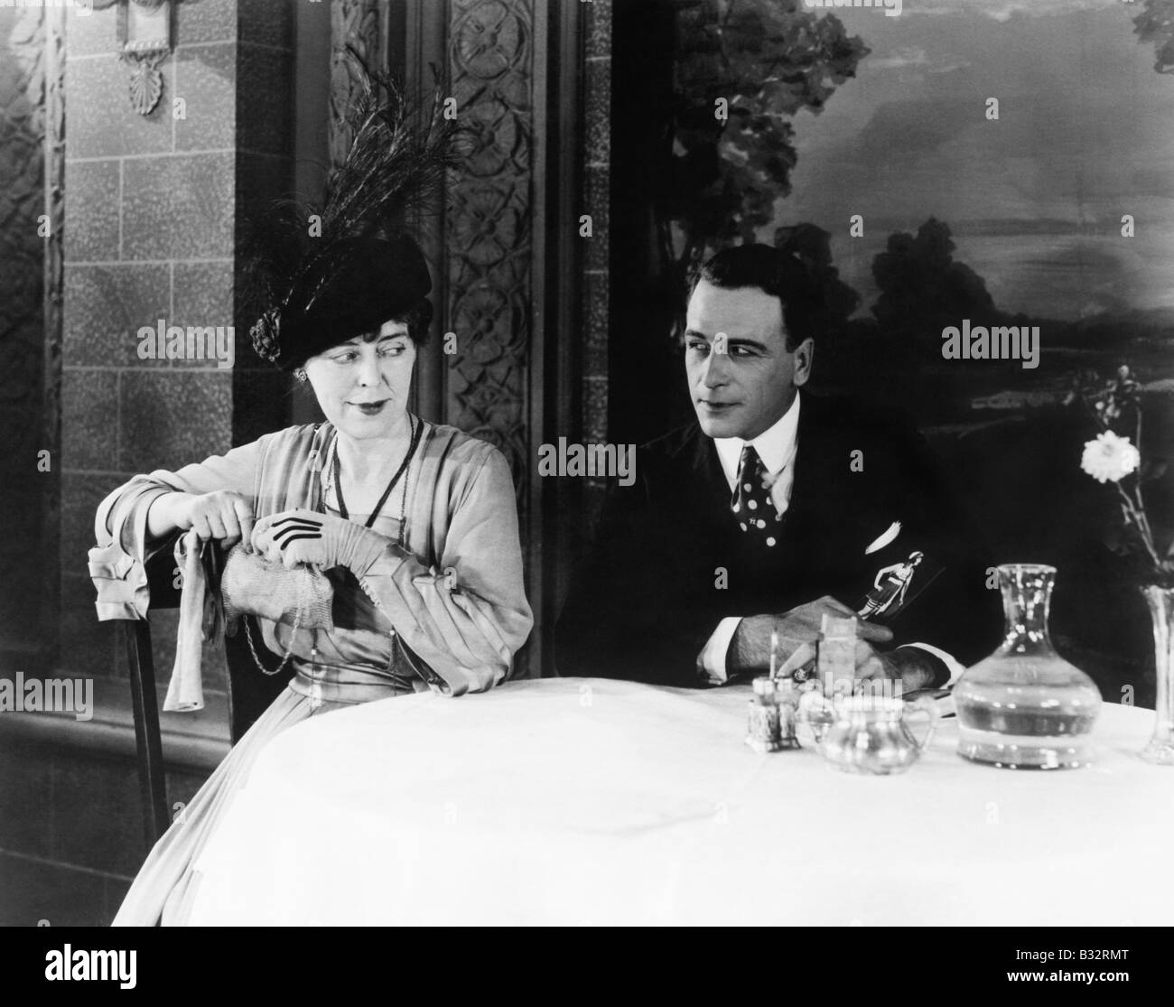Couple retro restaurant hi-res stock photography and images - Alamy
