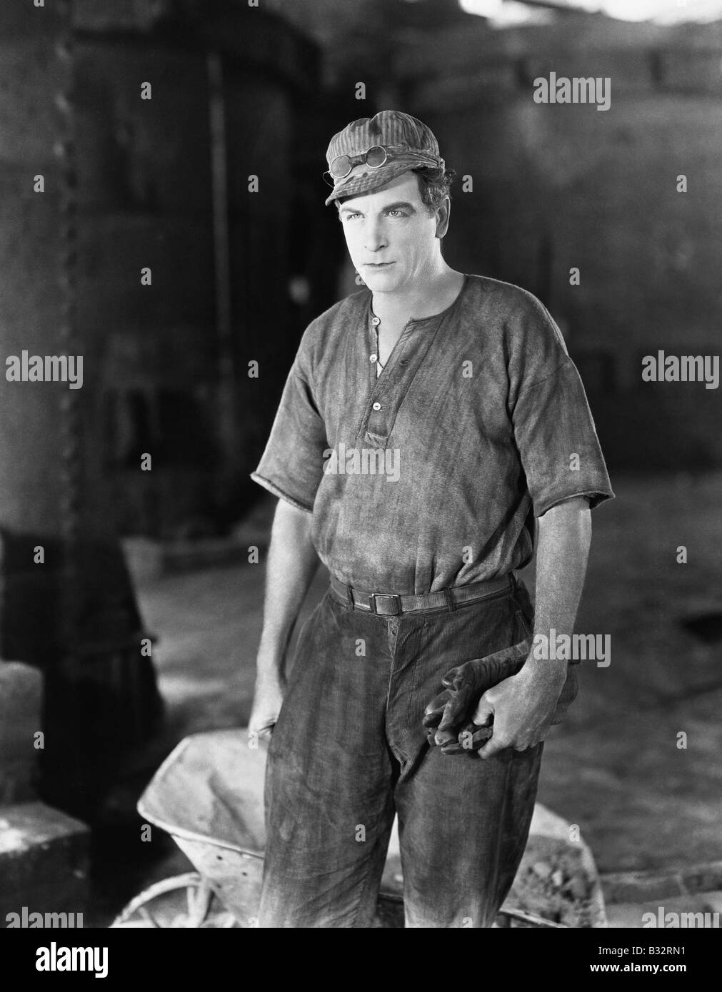 Retro construction workers hi-res stock photography and images - Alamy