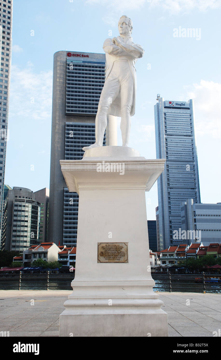 Statue of Sir Thomas Stanford Raffles, Singapore Stock Photo - Alamy