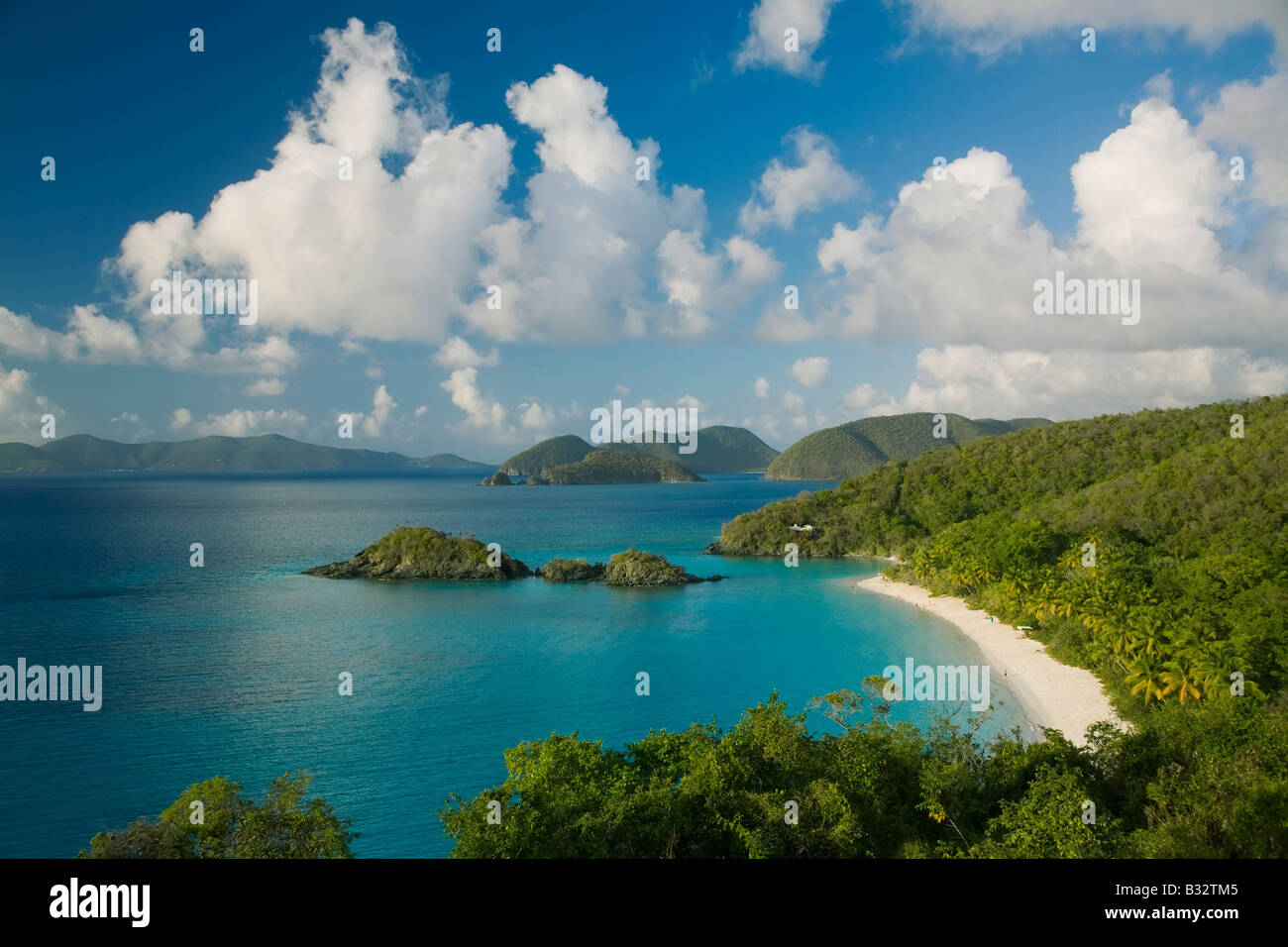Trunk Bay Beach in the Virgin Islands National Park on the caribbean ...
