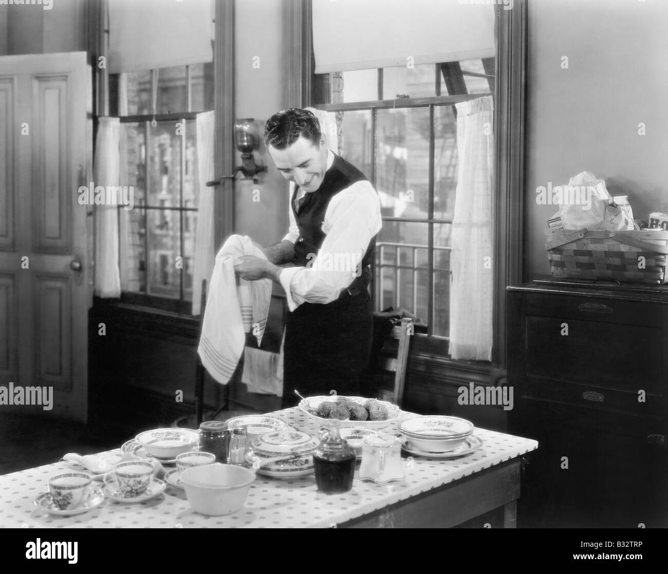 Retro kitchen table Black and White Stock Photos & Images - Alamy