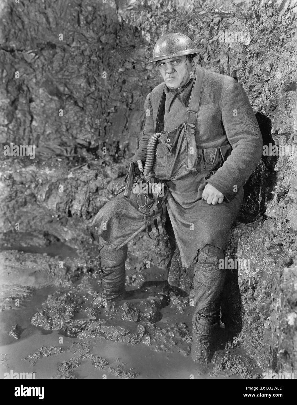 Soldier in a trench hi-res stock photography and images - Alamy