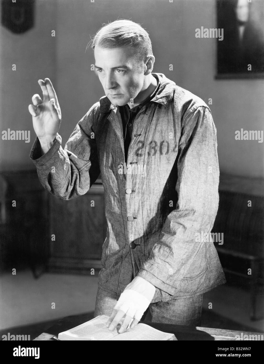 Swearing an oath hi-res stock photography and images - Alamy