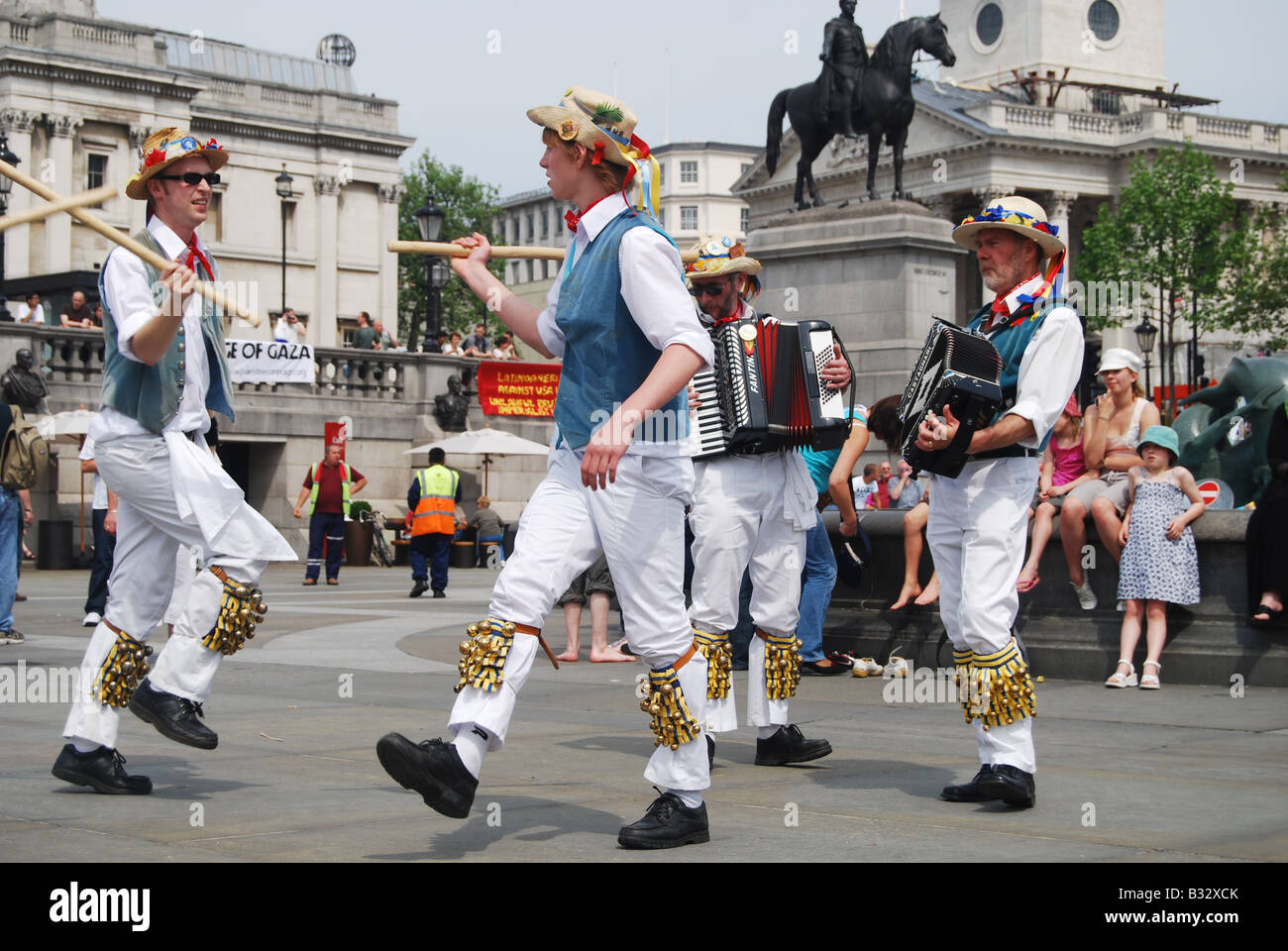 Cotswold morris hi-res stock photography and images - Alamy