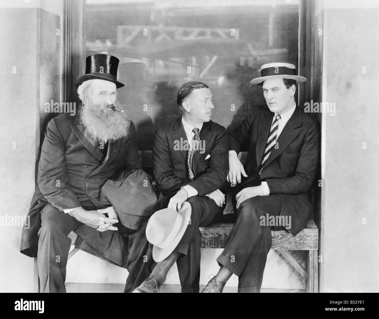 Three generations and retro hi-res stock photography and images - Alamy