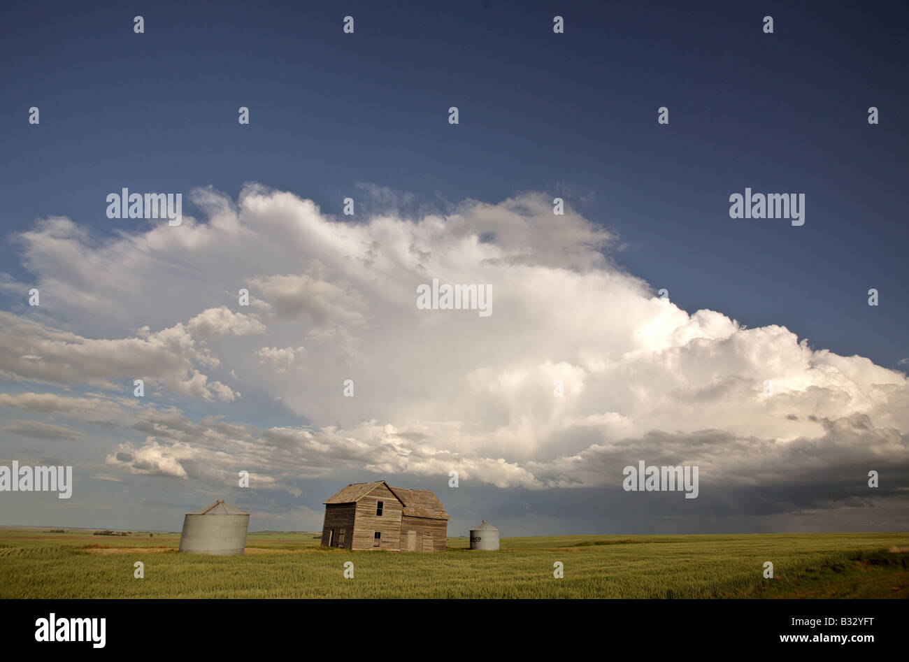 Rain storm over farm house hi-res stock photography and images - Alamy