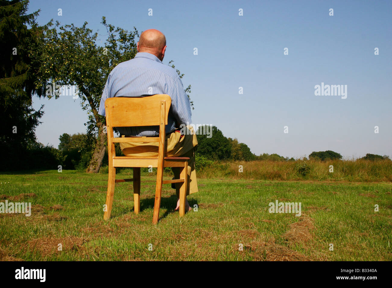 an elderly man in the countryside Stock Photo - Alamy