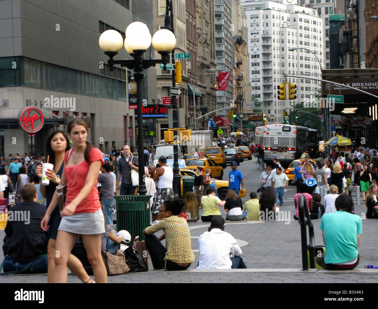 People busy union square hi-res stock photography and images - Alamy