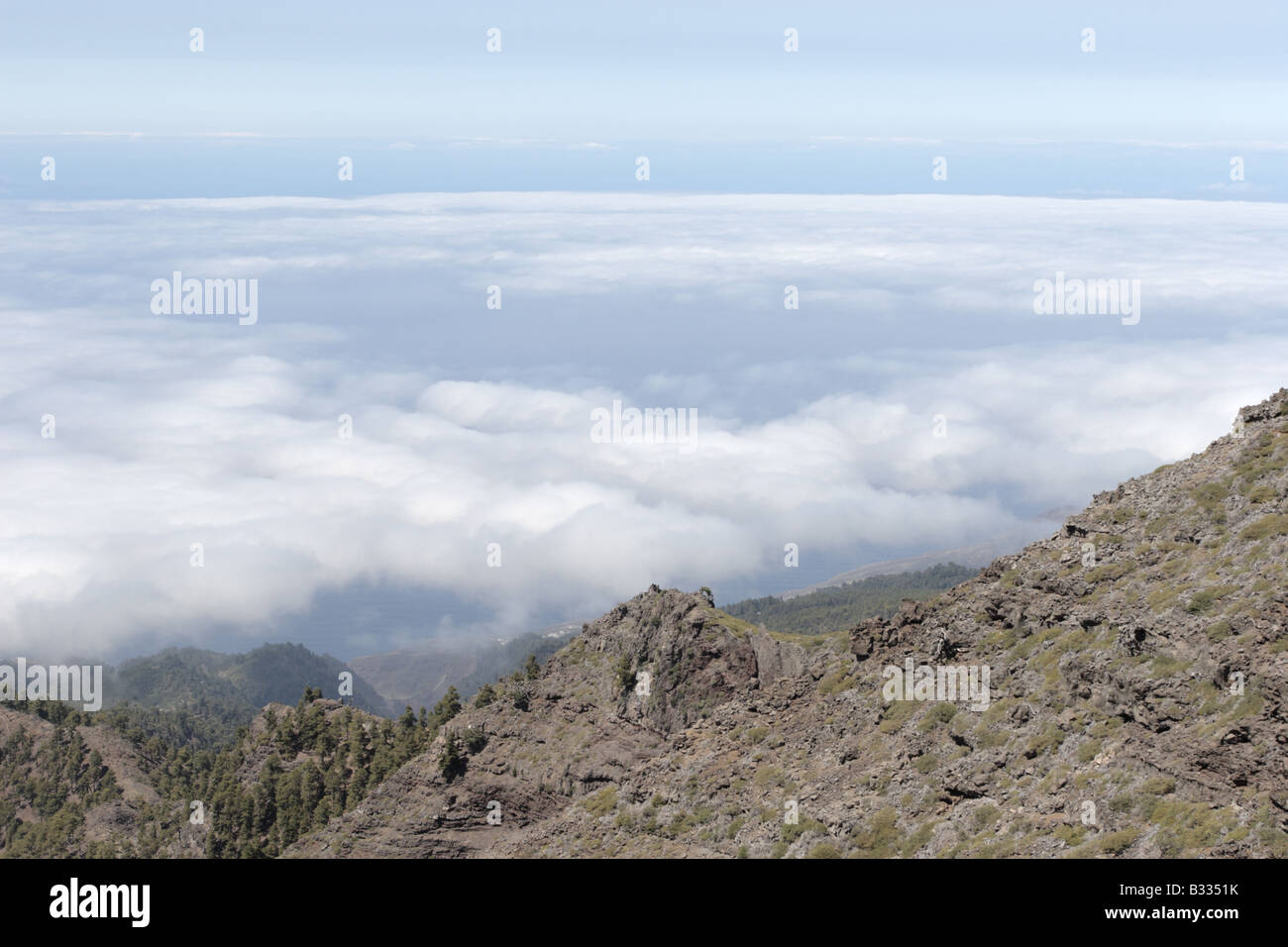 Looking down on the inversion cloud layer which develops on the north ...