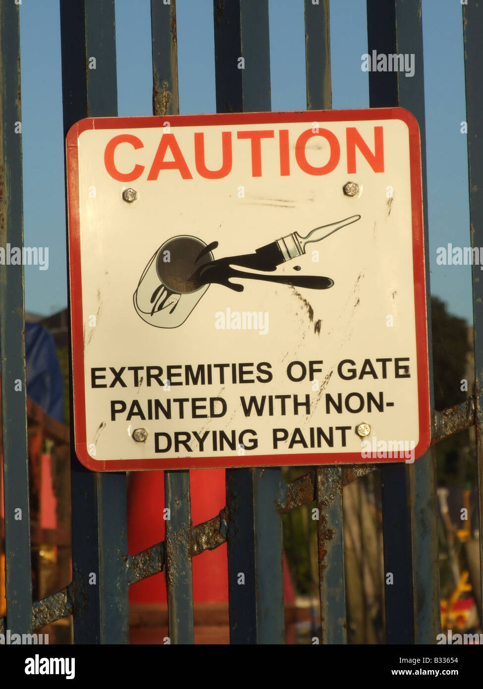 non drying paint warning notice sign on fence Stock Photo - Alamy