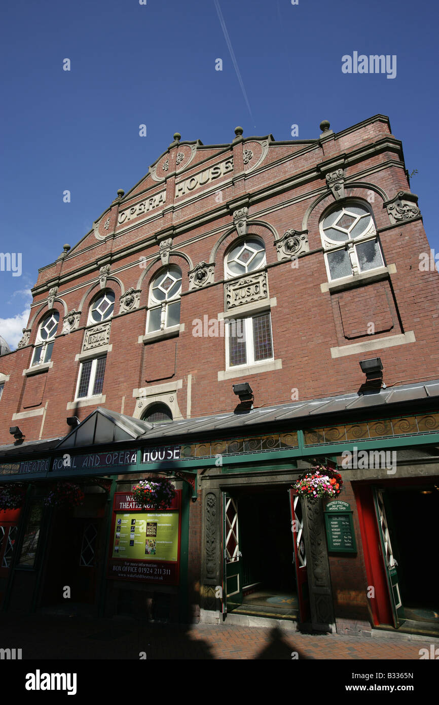 Theatre royal opera house hi-res stock photography and images - Alamy