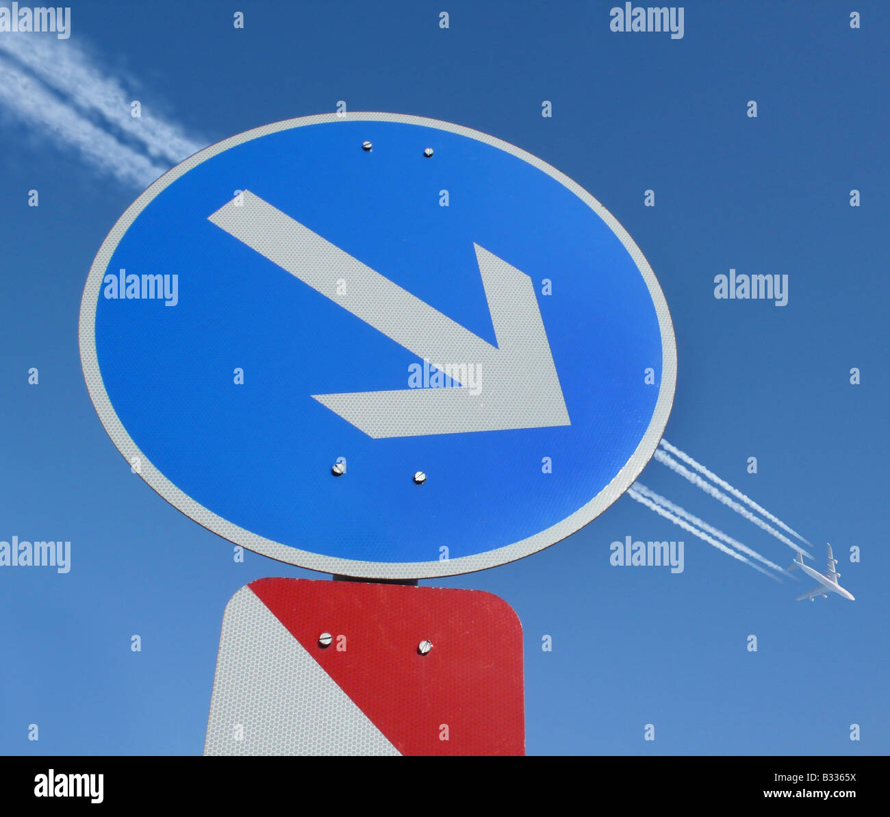 Airplane falling hi-res stock photography and images - Alamy