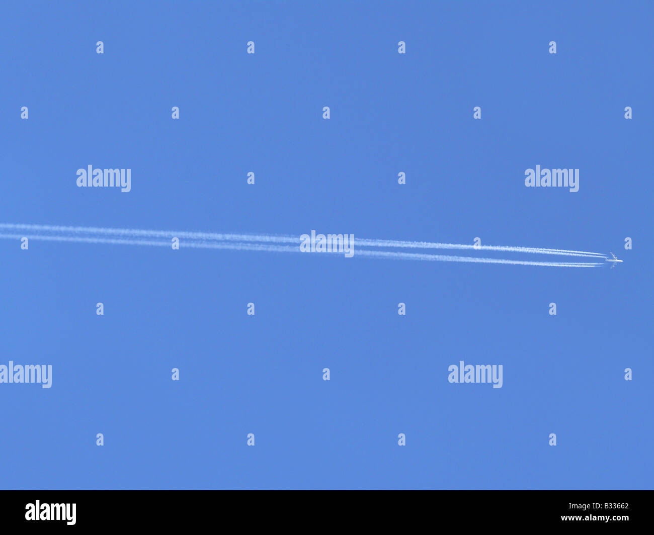 Airplane contrails climate hi-res stock photography and images - Alamy